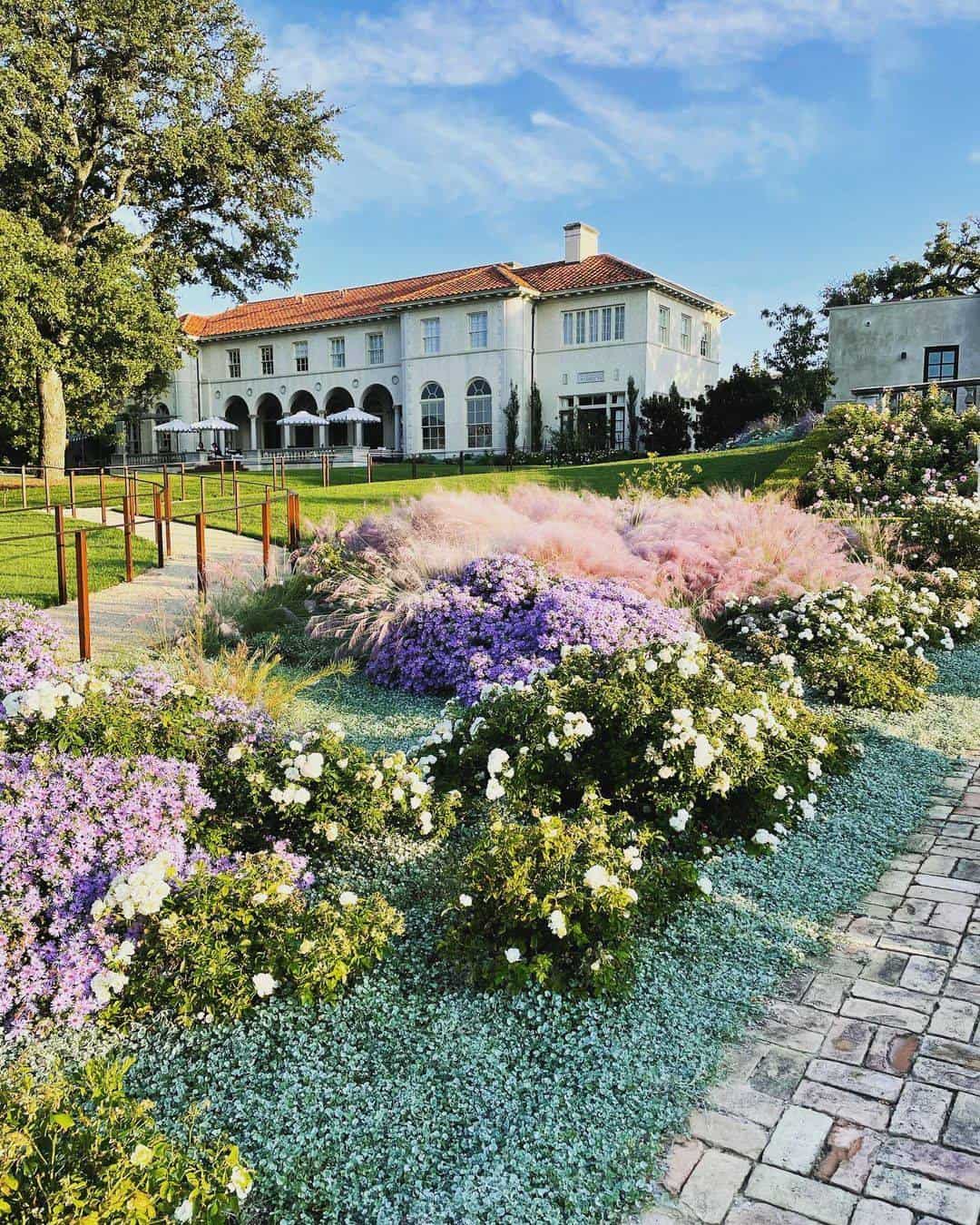 Commodore Perry Estate - Romantic Spots Austin