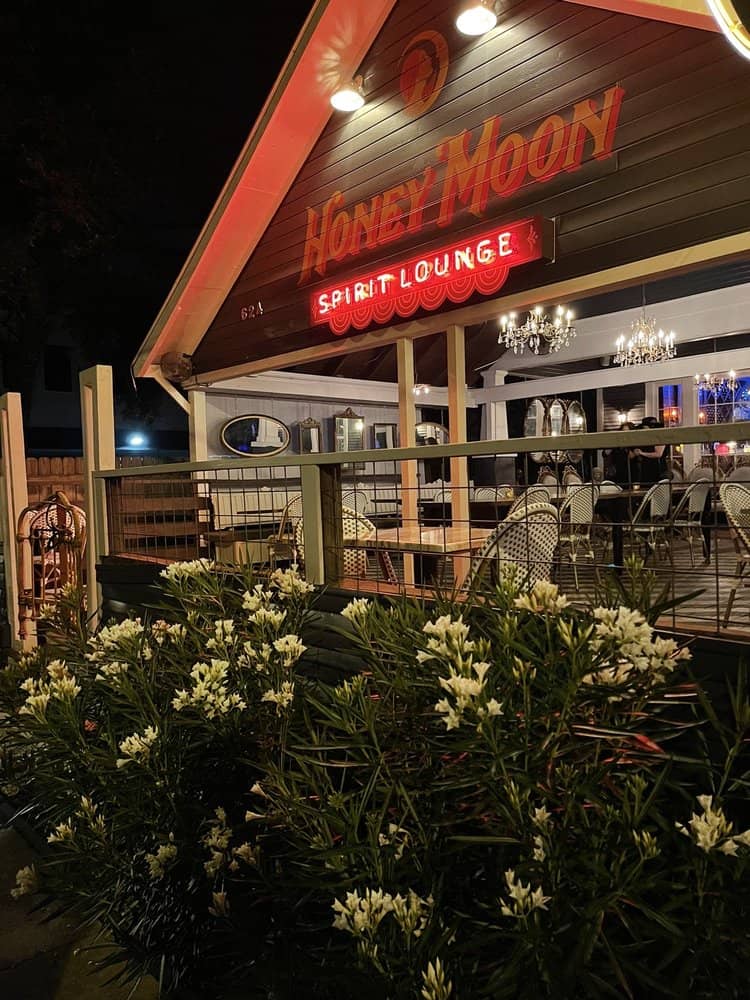 Honey Moon Spirit Lounge - Romantic Spots Austin