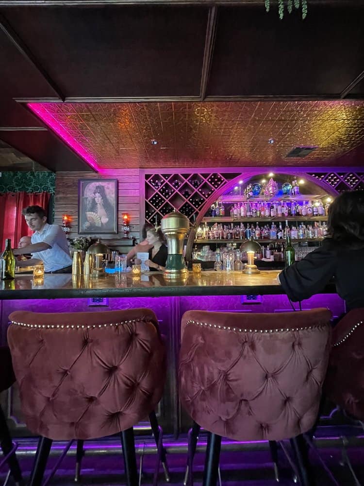 Honey Moon Spirit Lounge - Romantic Spots Austin